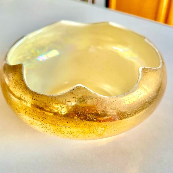 Art | Pearl China 22kt Gold Hand Decorated 33 Iridescent Inside 1950s ...